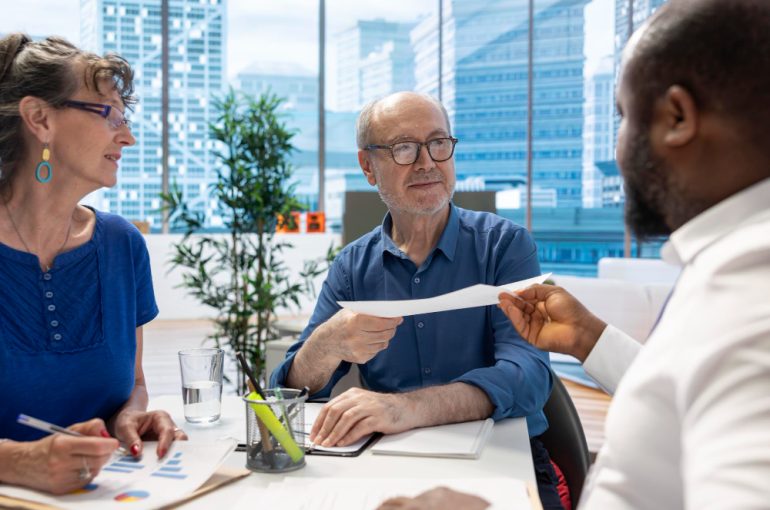 How Independent Voices Get Lost in Overcrowded Boards